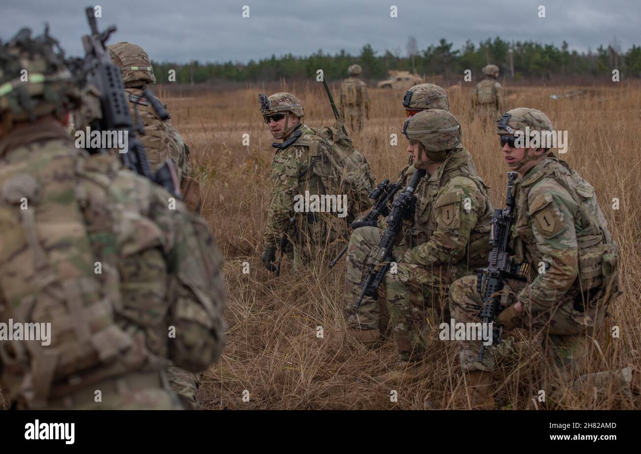 Soldiers with 3rd Battalion, 66th Armored Regiment (3-66), 1st Armored ...