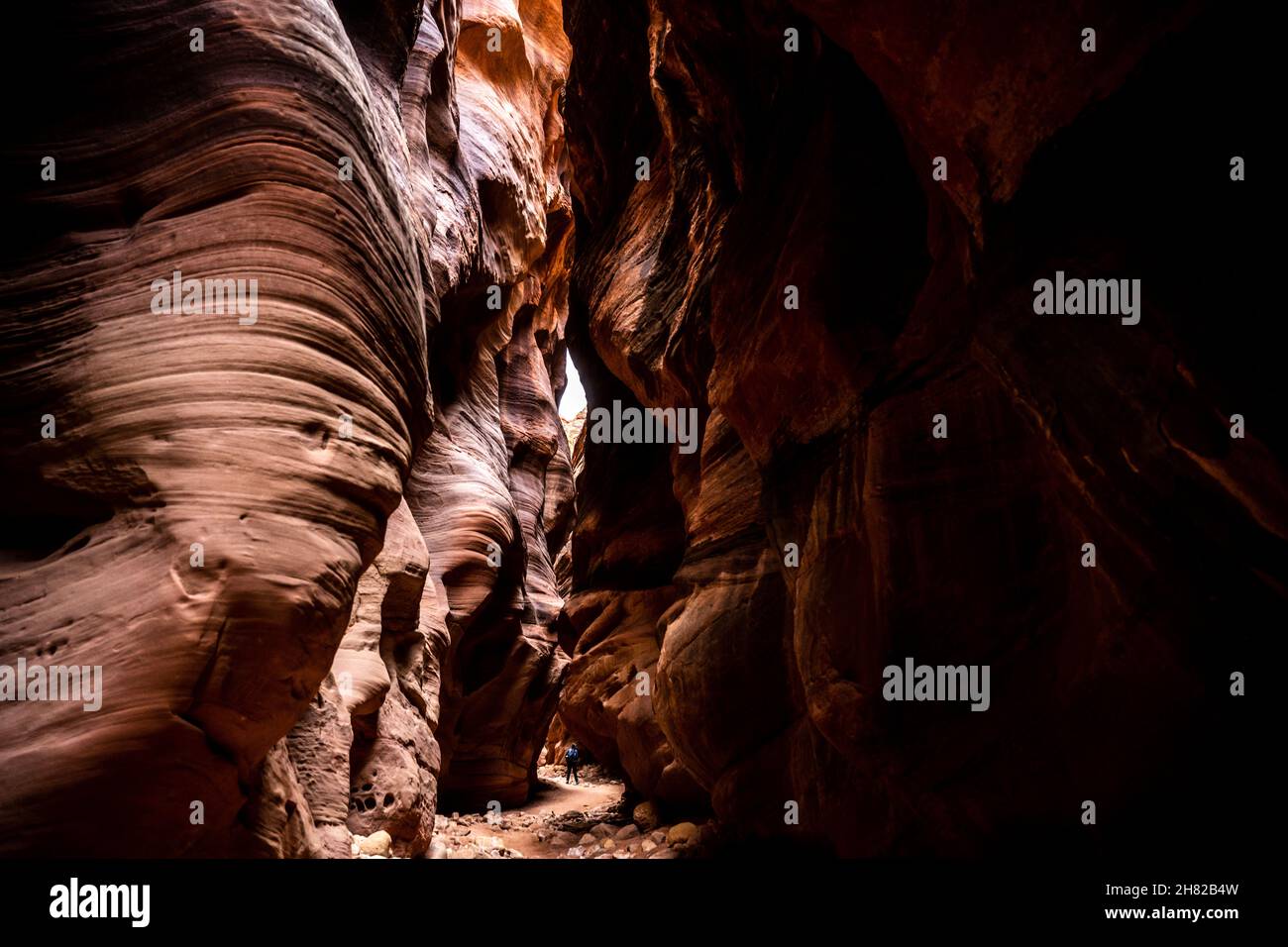 Tunnel through a cliff hi-res stock photography and images - Alamy