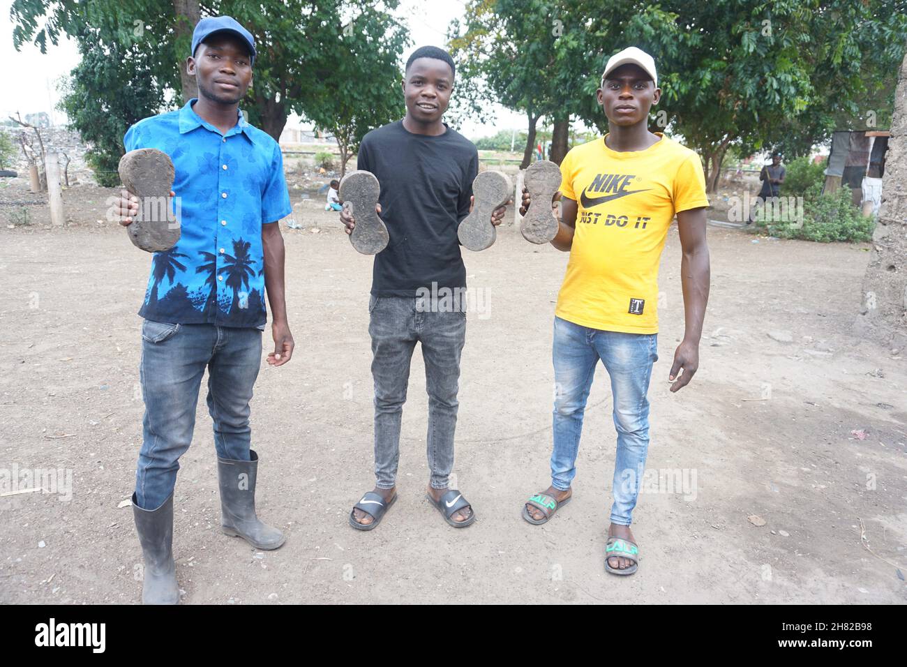 Lusaka, Zambia. 22nd Nov, 2021. Young people show pavers made from ...