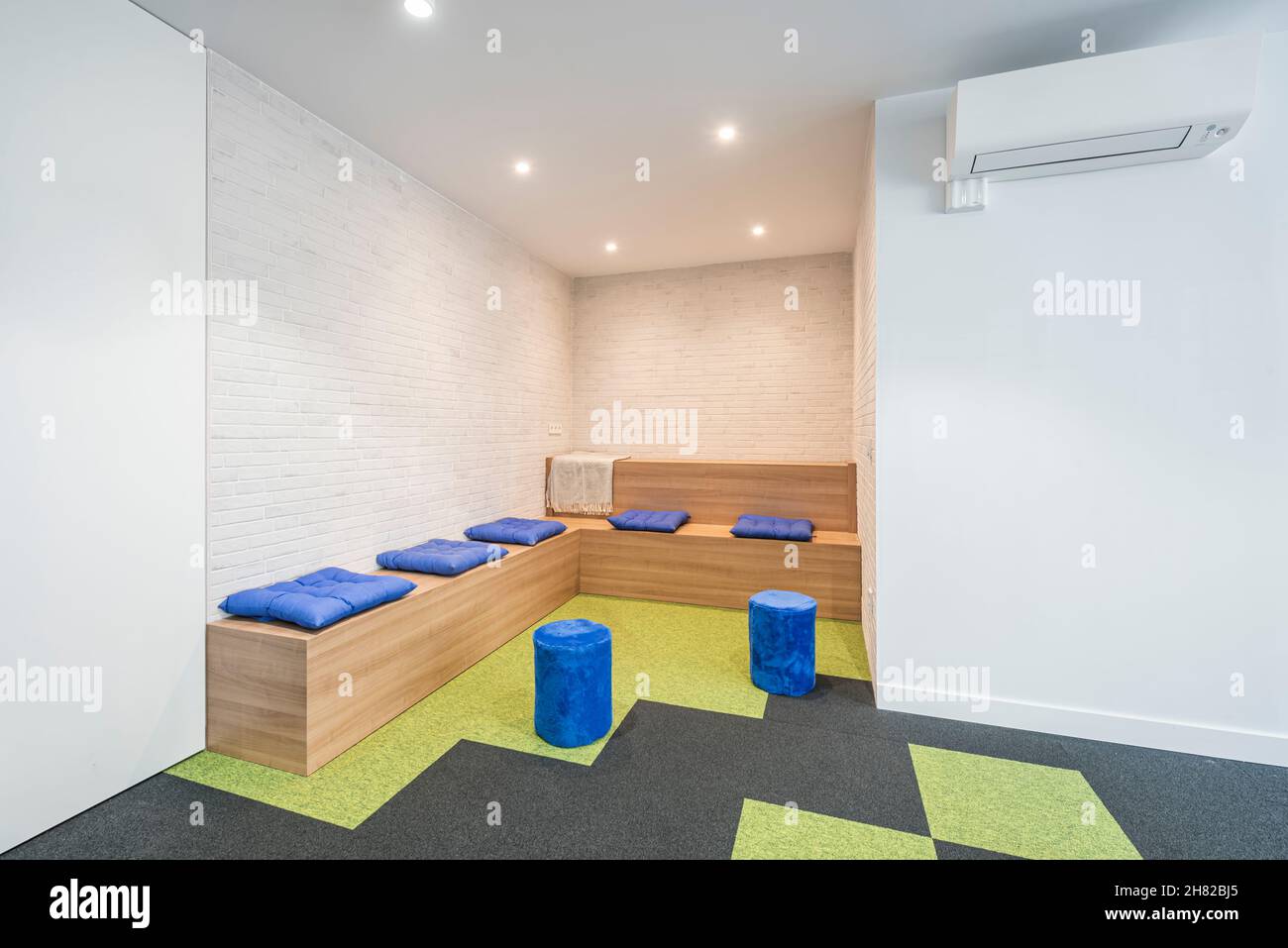 Recreation and relaxation area in a coworking office Stock Photo - Alamy