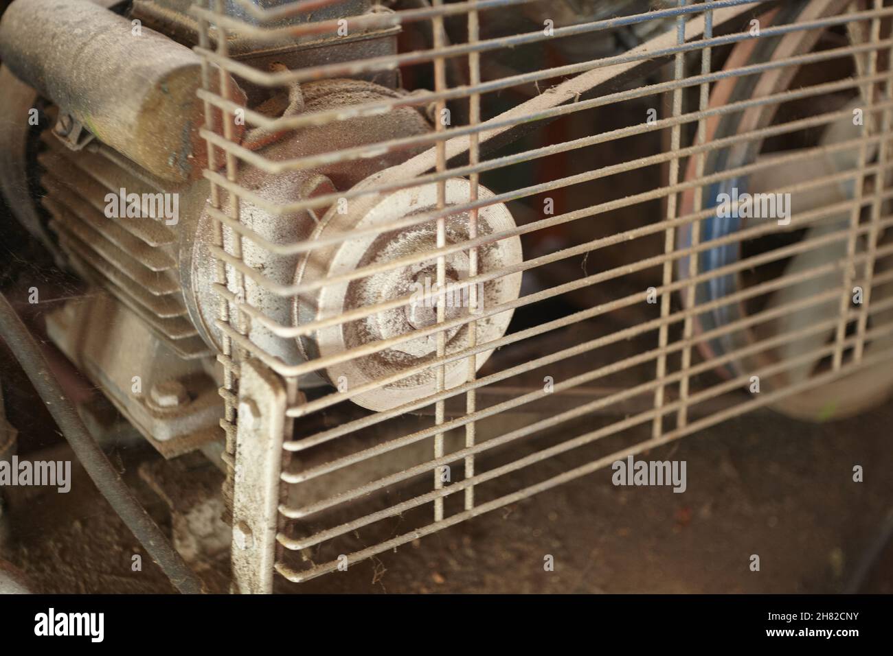 Belt drive vintage tractor hi-res stock photography and images - Alamy