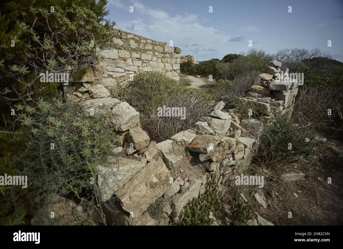 Collapsed stone house hi-res stock photography and images - Alamy