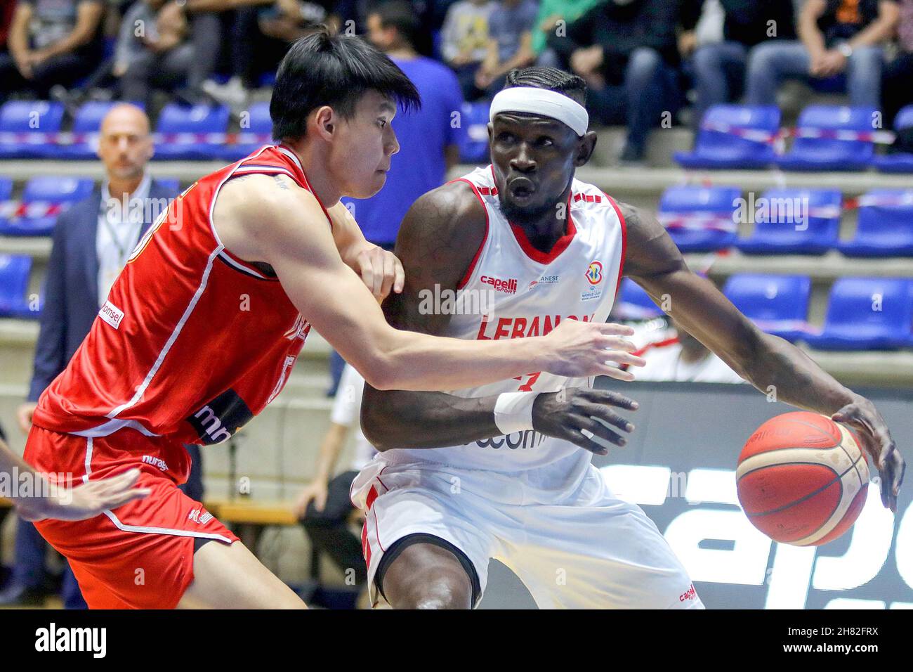 Beirut, Lebanon. 26th Nov, 2021. Ater Majok (R) of Lebanon competes ...