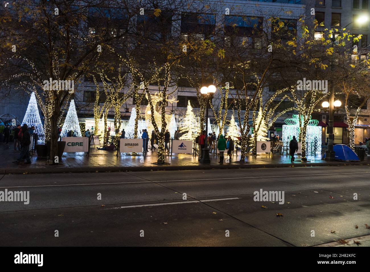 Seattle, USA. 26th Nov, 2021: The Westlake Tree Lighting ceremony. News ...
