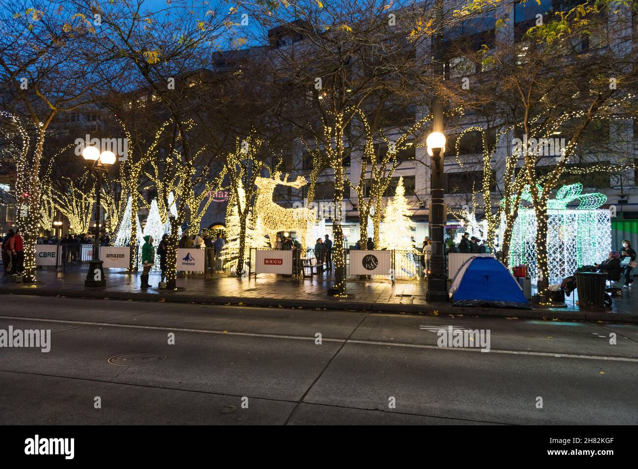 Seattle, USA. 26th Nov, 2021: The Westlake Tree Lighting ceremony. News ...