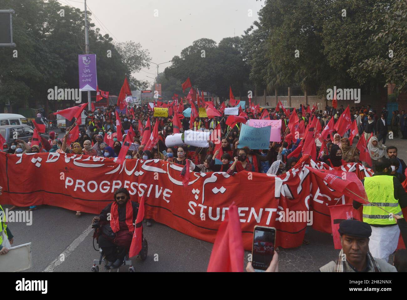Lahore, Pakistan. 26th Nov, 2021. Pakistani large number of students of ...