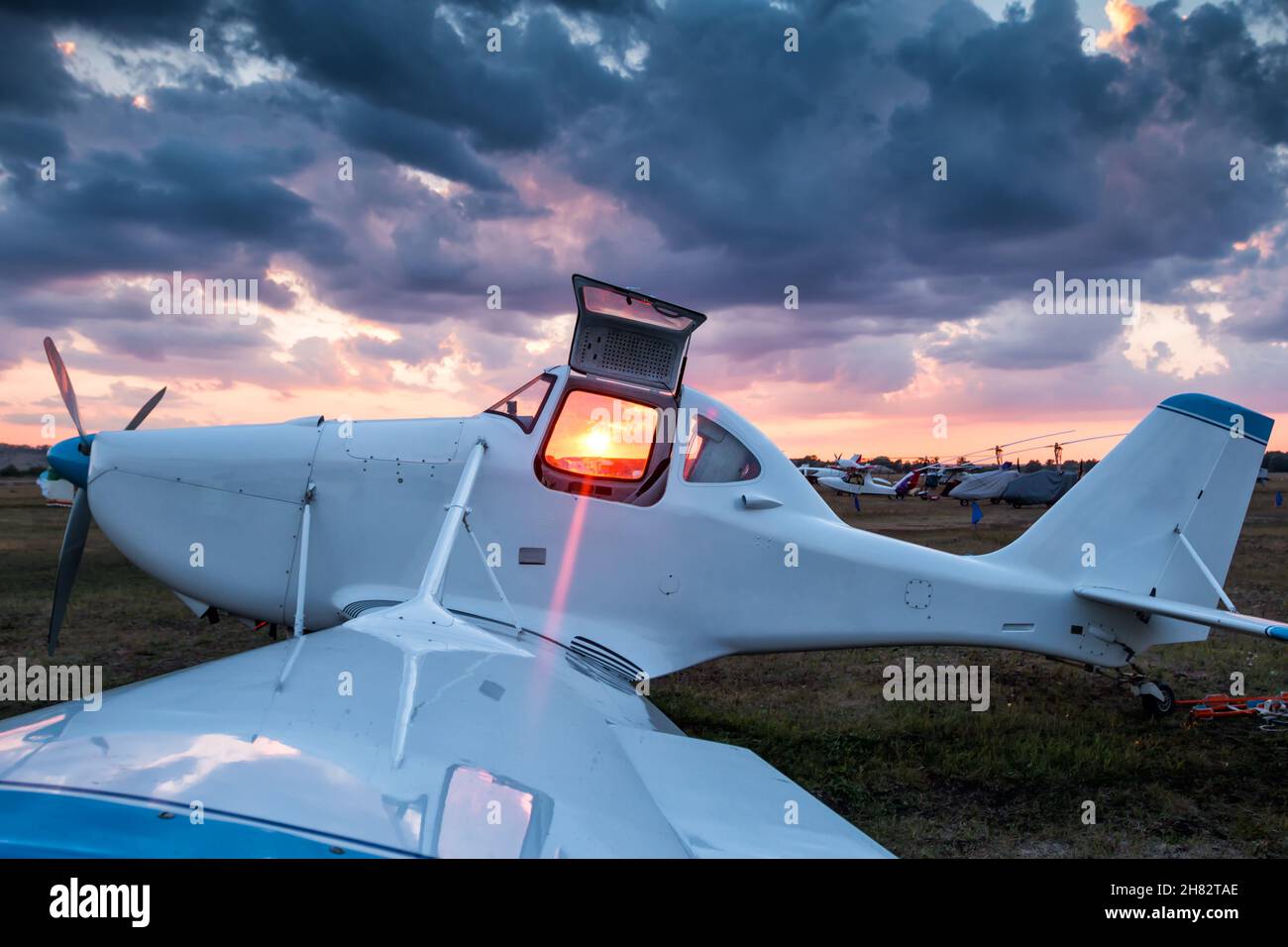Cockpit scene hi-res stock photography and images - Alamy