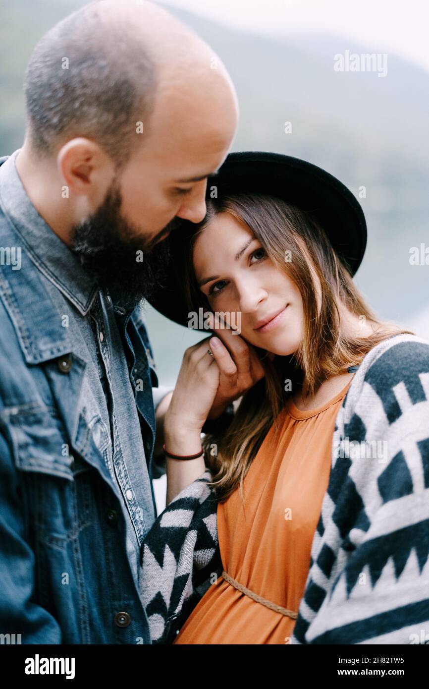 Stroking the cheek hi-res stock photography and images - Alamy