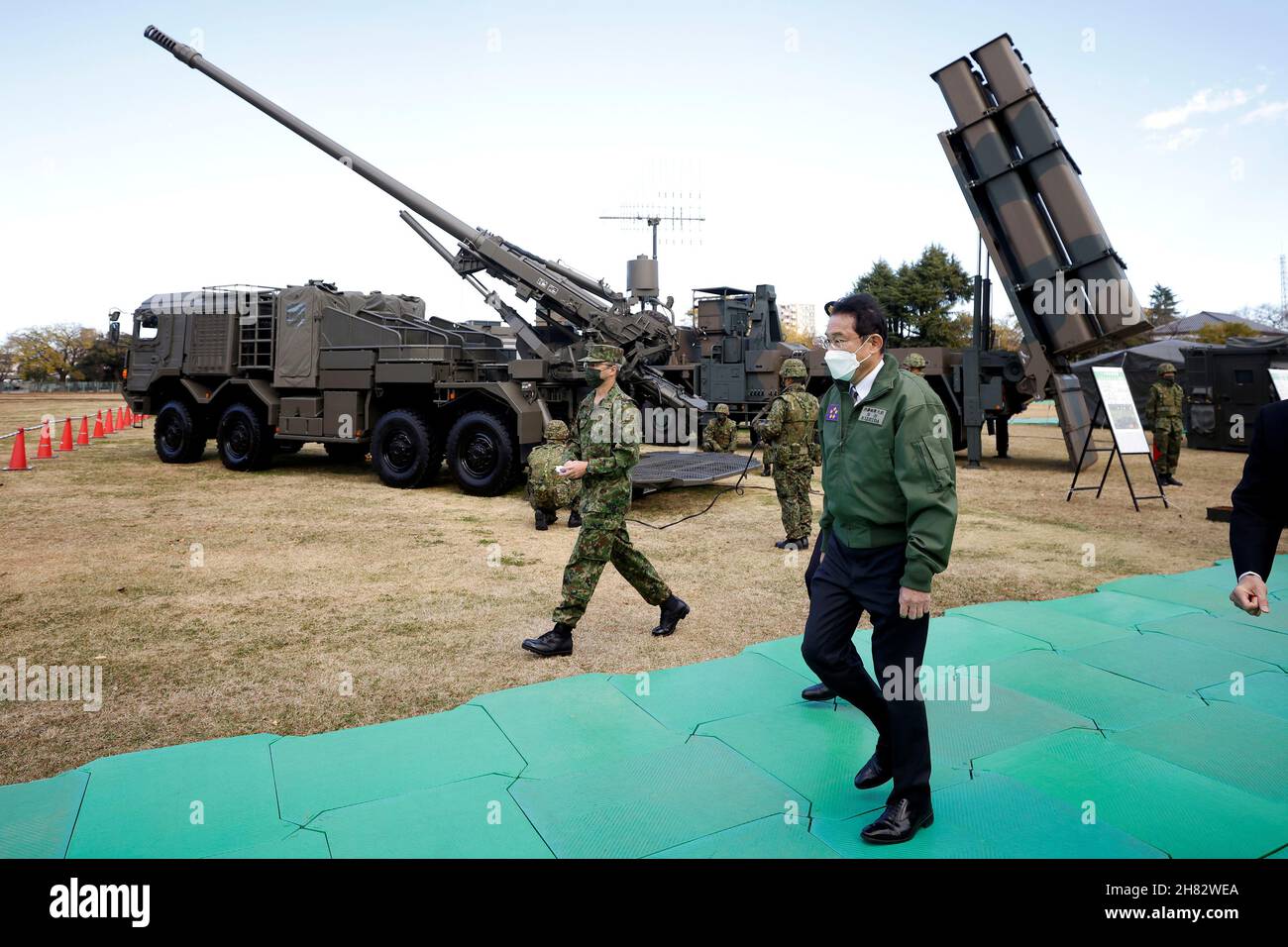 155 mm wheeled self propelled howitzer hi-res stock photography and ...