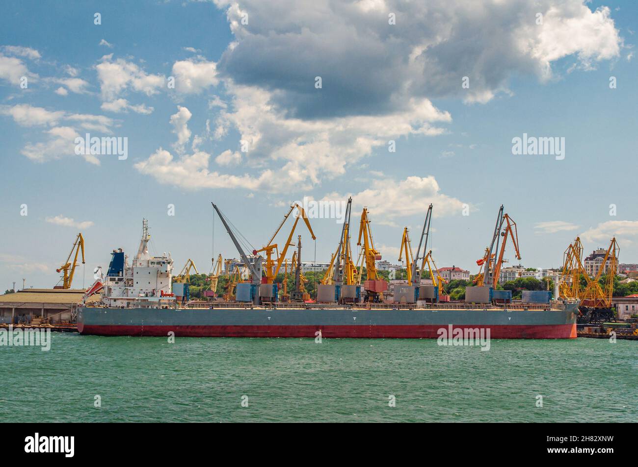 Cargo of cranes hi-res stock photography and images - Alamy