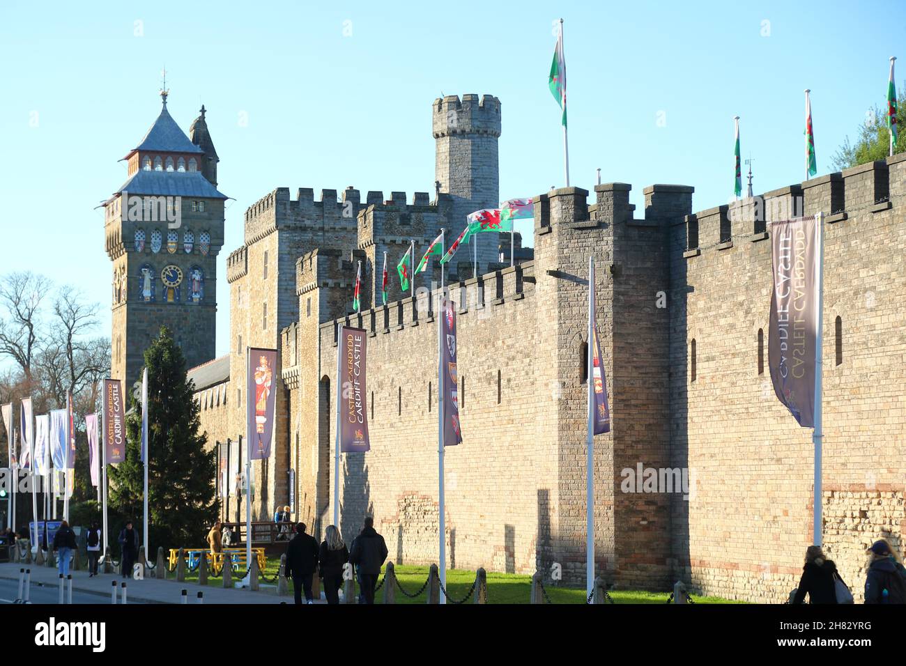 Cardiff castle wales hi-res stock photography and images - Alamy