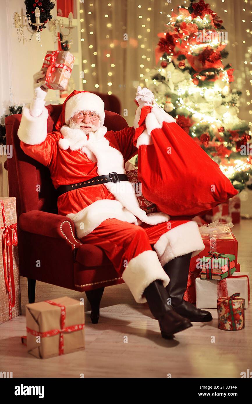 Señor nicholas hi-res stock photography and images - Alamy