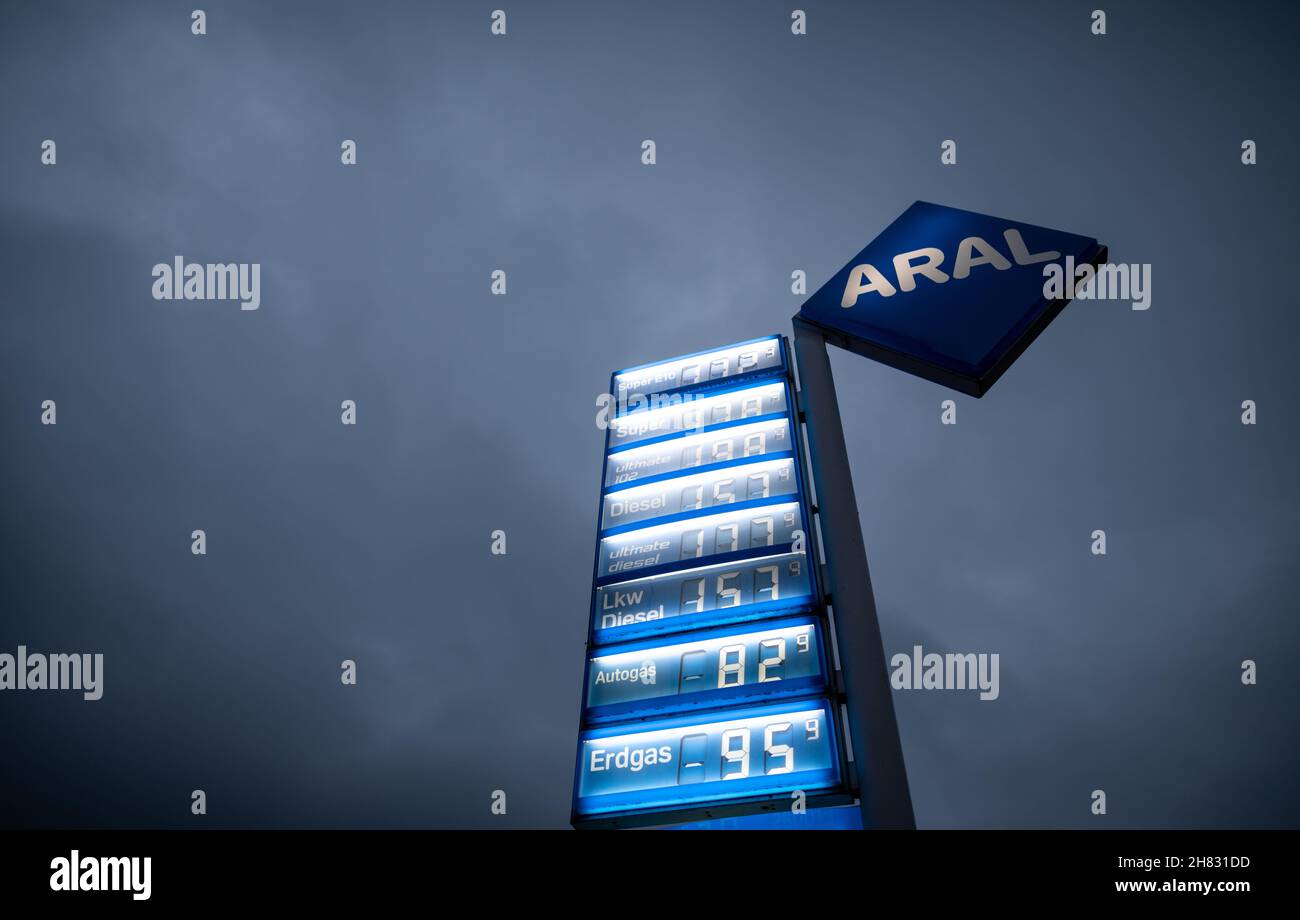 Aral petrol pump hi-res stock photography and images - Alamy