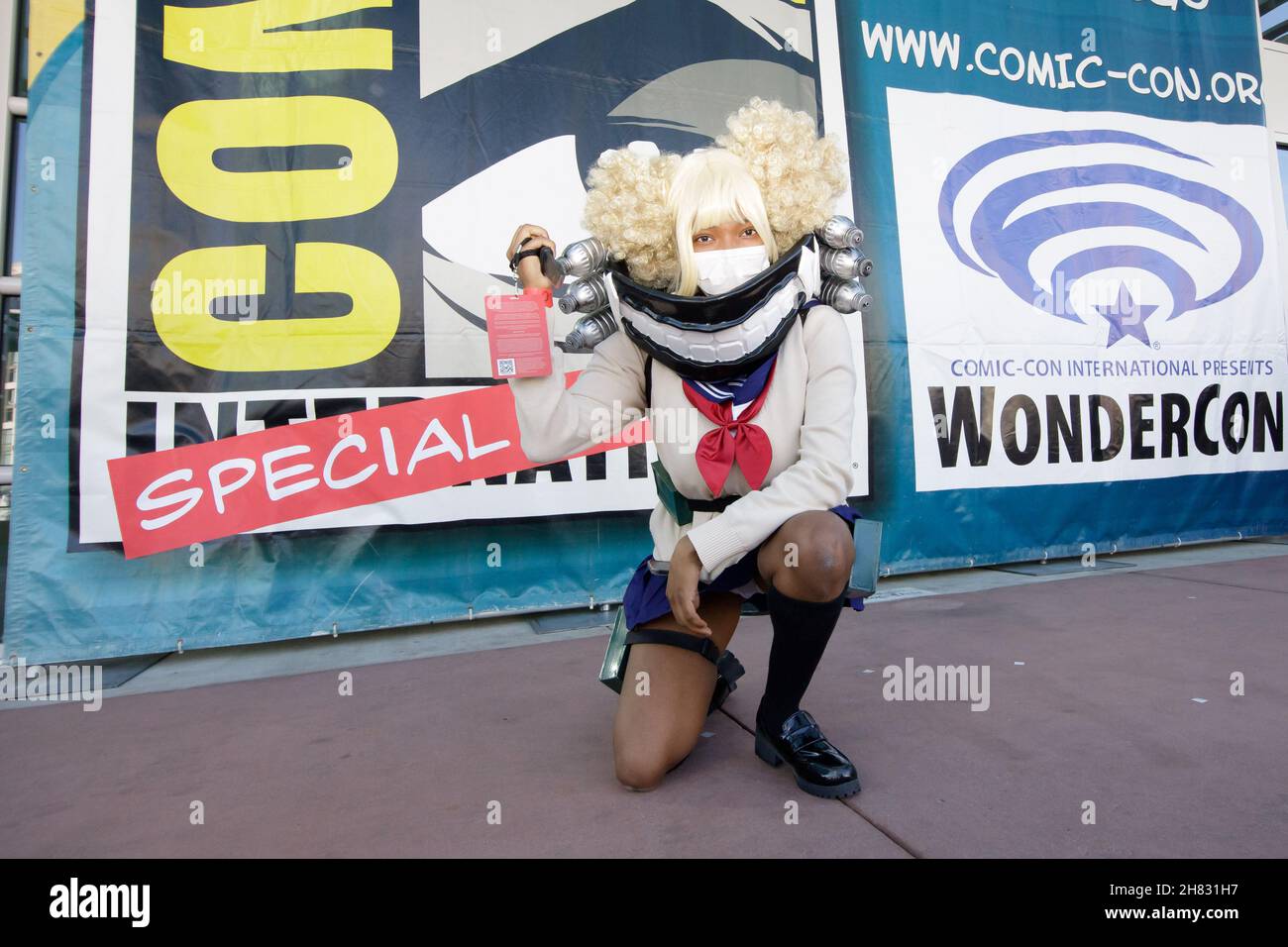 November 26, 2021: Sailor Moon mixup Cosplay at San Diego Comic-con ...