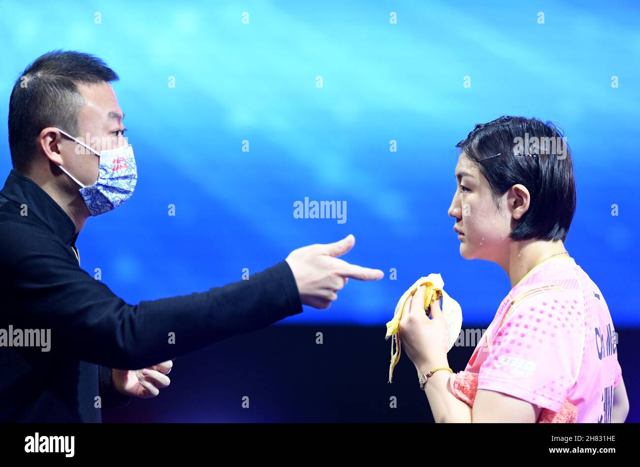 Houston, USA. 26th Nov, 2021. Chen Meng (R) of China talks with her ...