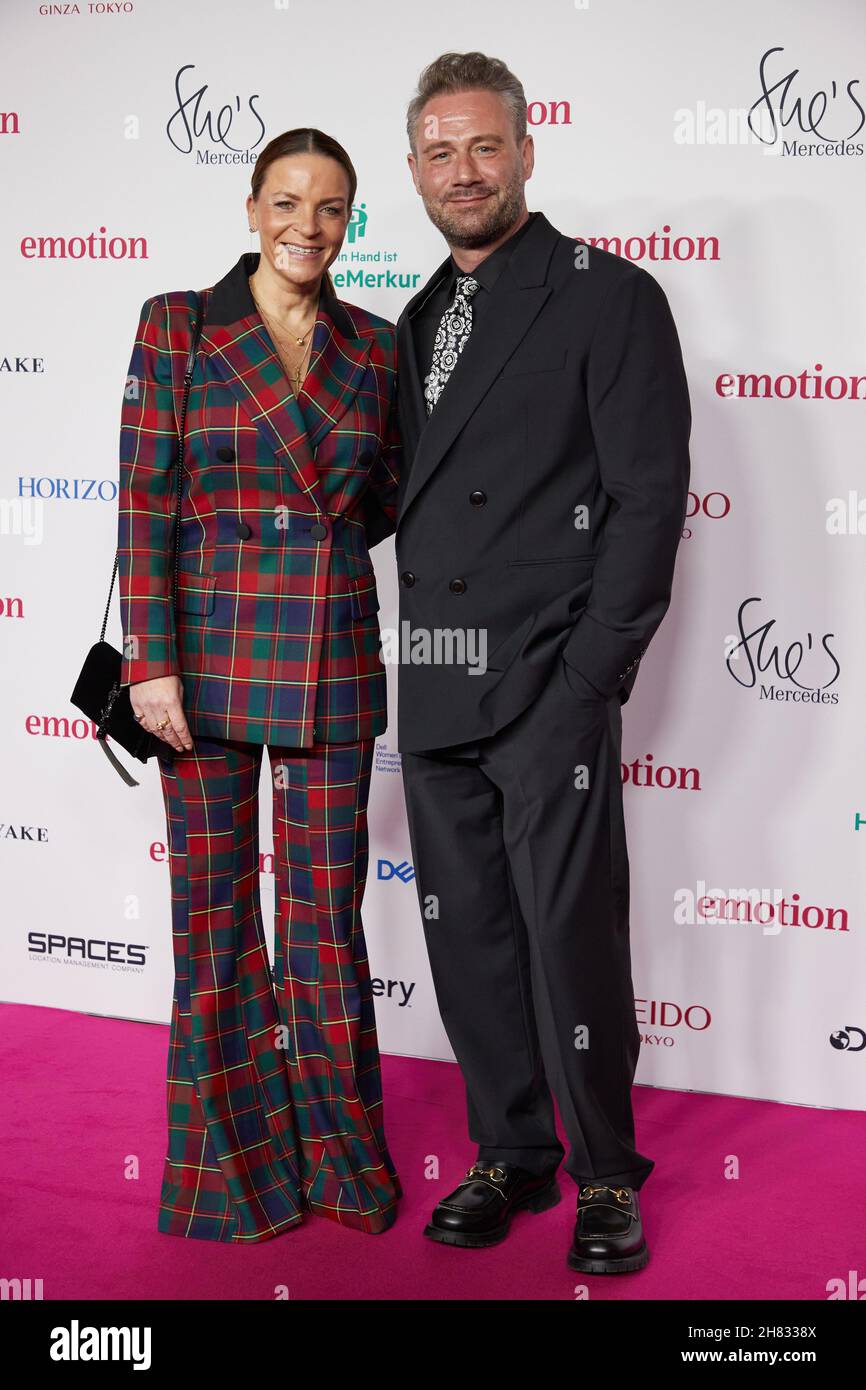 Hamburg, Germany. 26th Nov, 2021. Sasha, singer, and his wife Julia ...