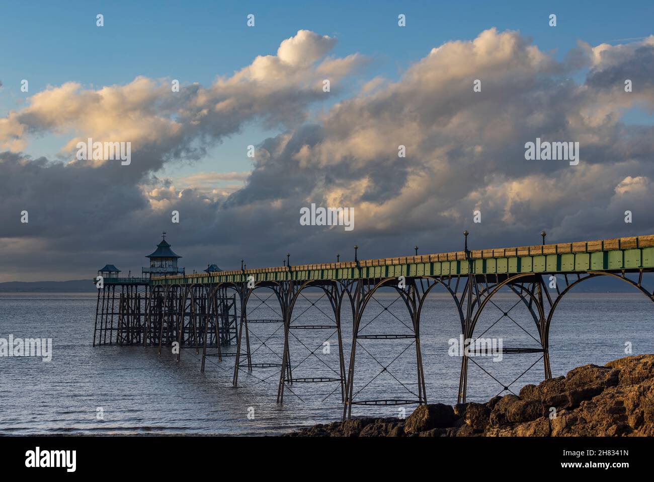 Clevedon pier and rocks hi-res stock photography and images - Alamy