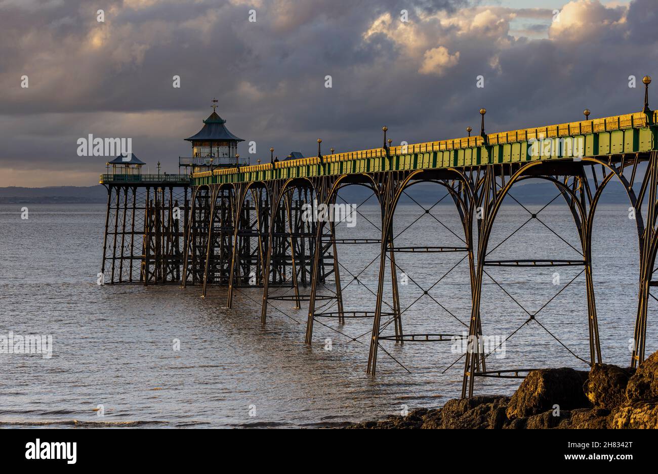 Clevedon pier and rocks hi-res stock photography and images - Alamy