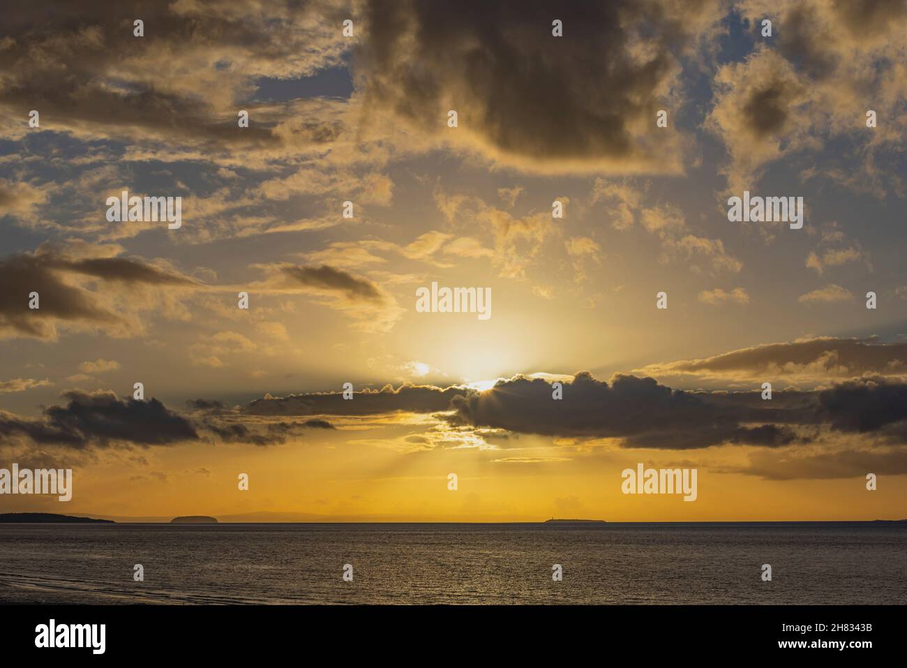 Sunset over the Bristol channel Stock Photo - Alamy