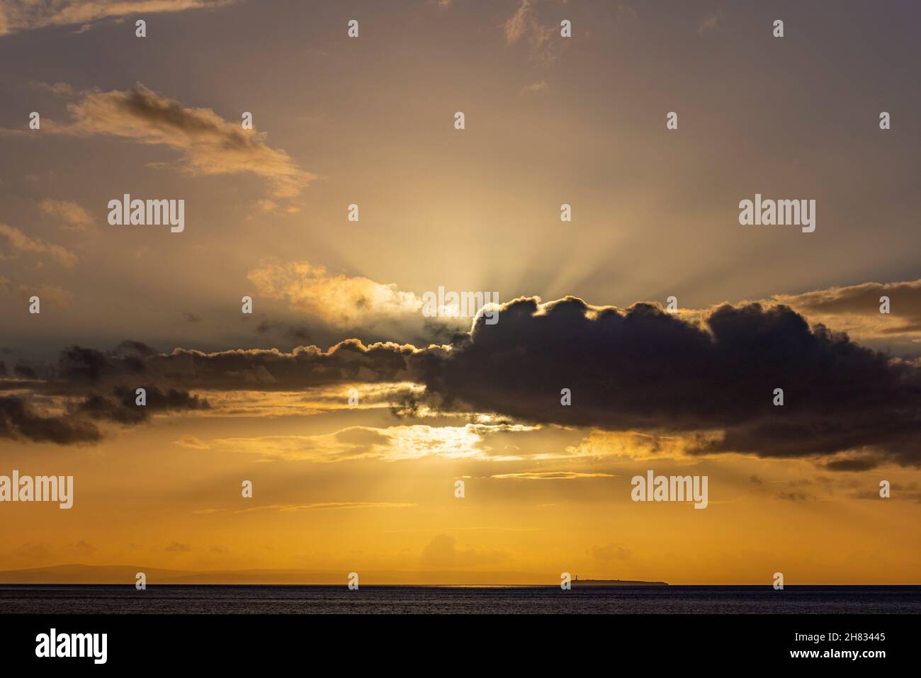Sunset over the Bristol channel Stock Photo - Alamy