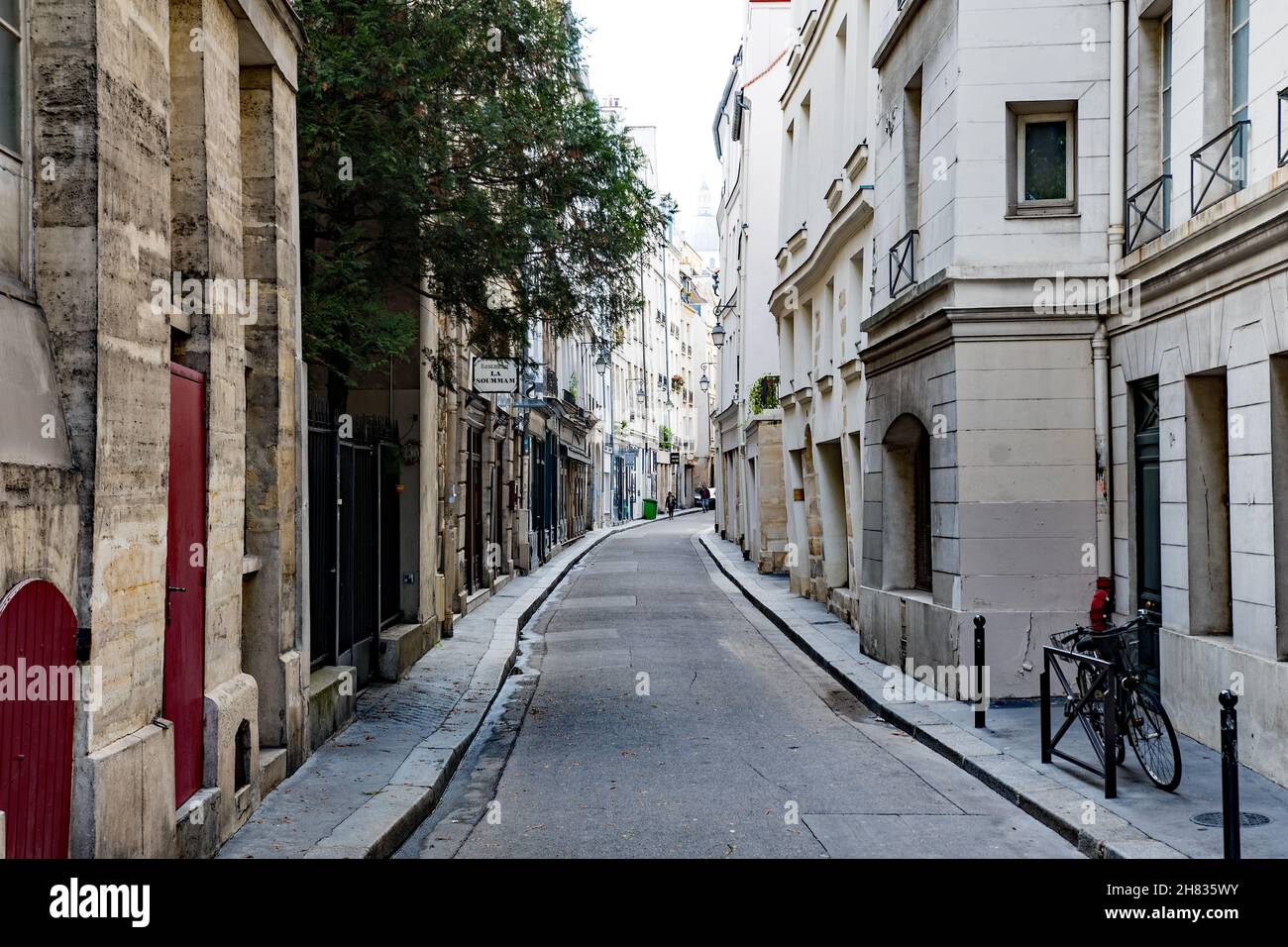 Empty paris street scene hi-res stock photography and images - Alamy