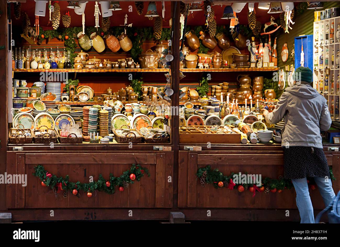 Christmas market: kiosk with plenty of ceramics, pottery, tableware and ...