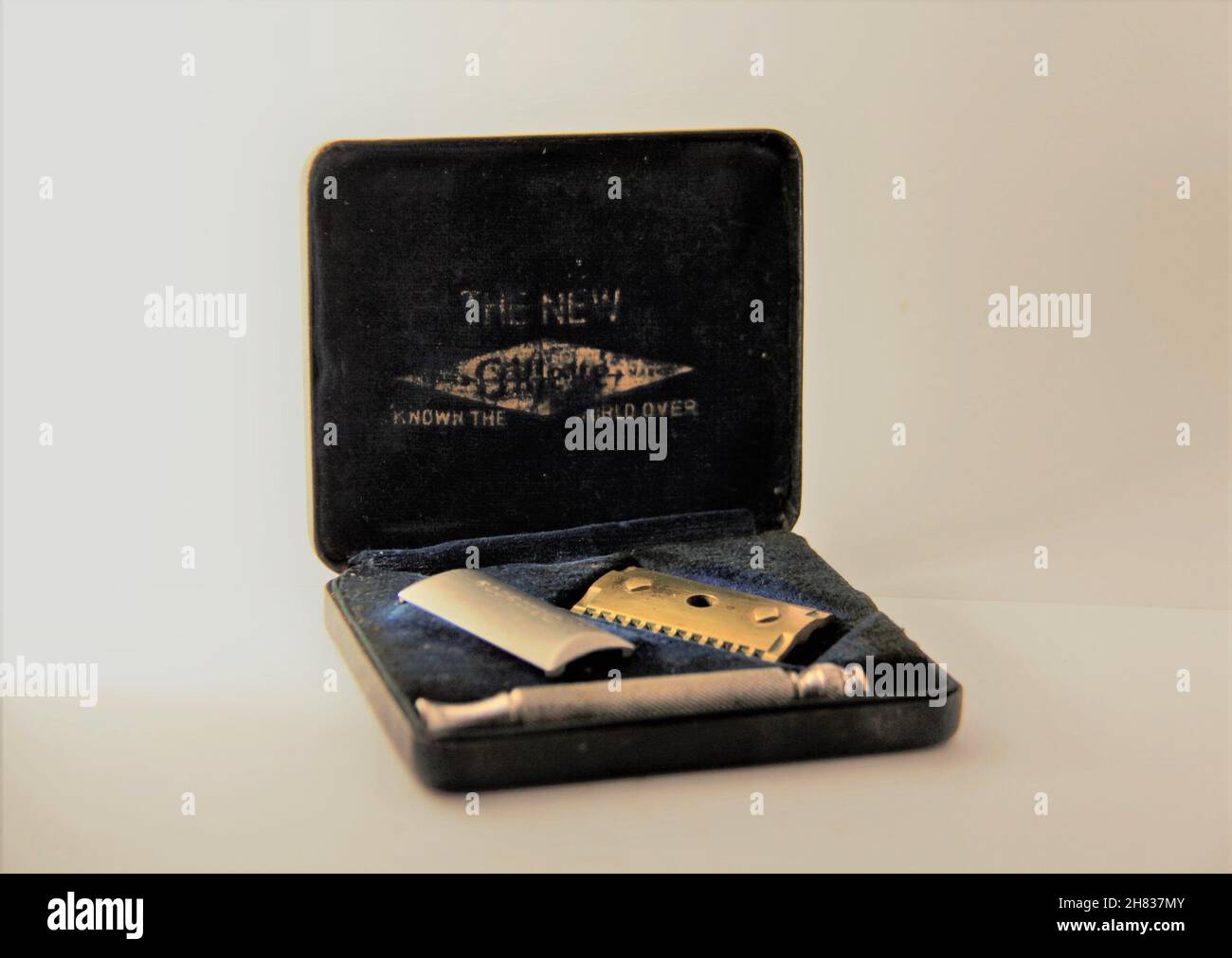 Old style razor hi-res stock photography and images - Alamy
