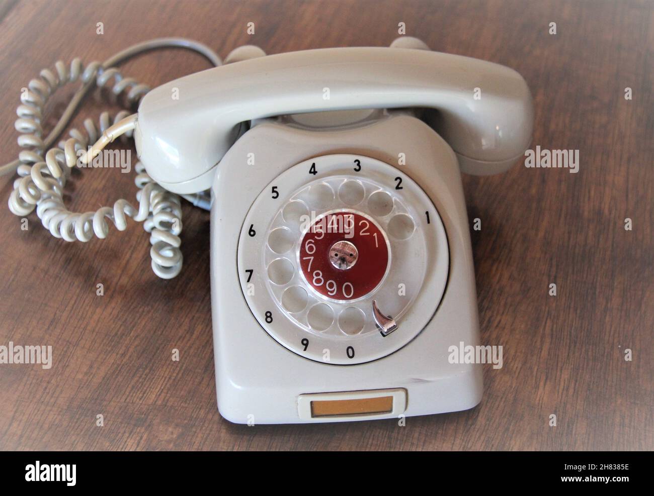 Old fashioned headphones hi-res stock photography and images - Alamy