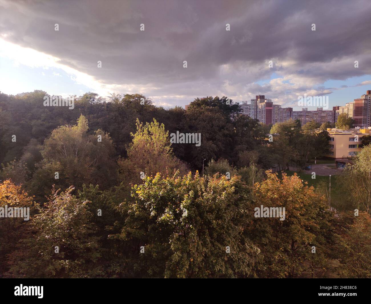Autumn in the city, fall urban background. Seasons in the city ...