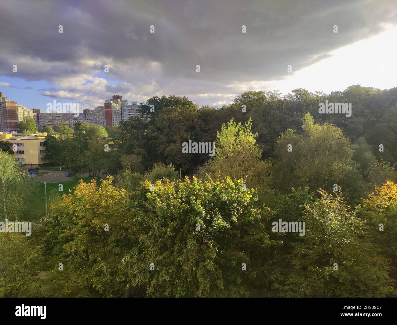 City wallpaper hi-res stock photography and images - Alamy