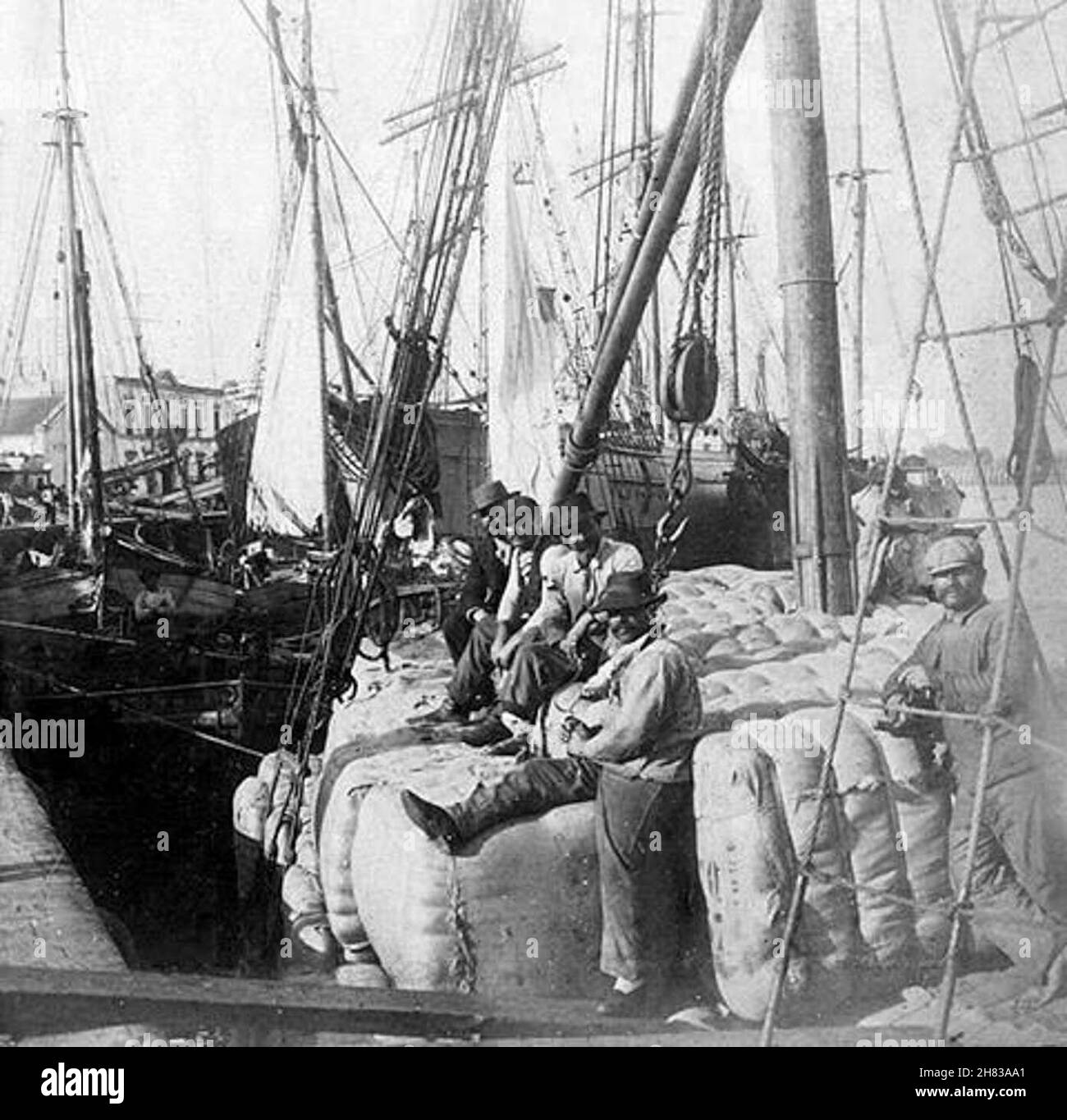 Vintage dock workers hi-res stock photography and images - Alamy