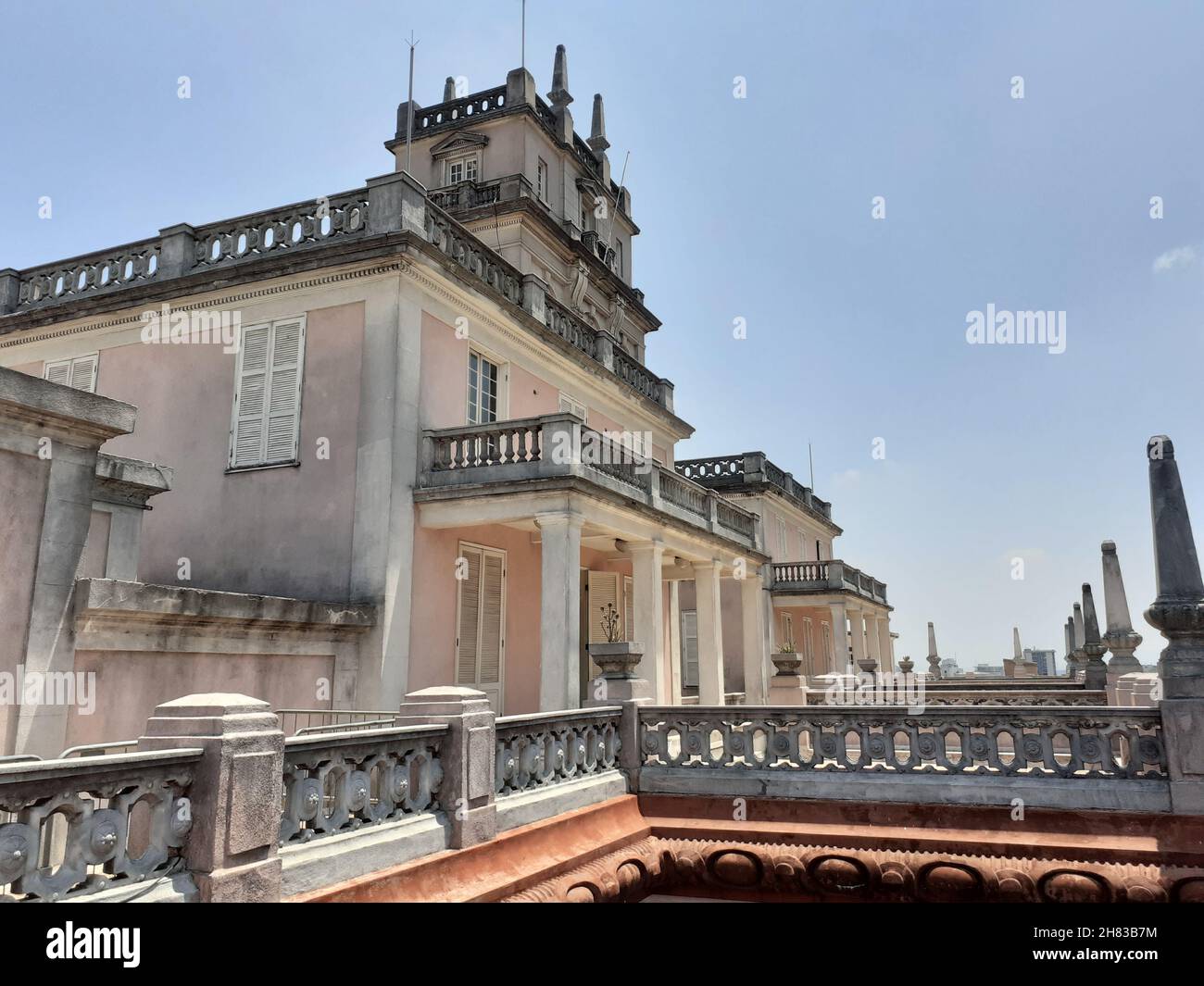Martinelli Building, details of the construction of the penthouse ...