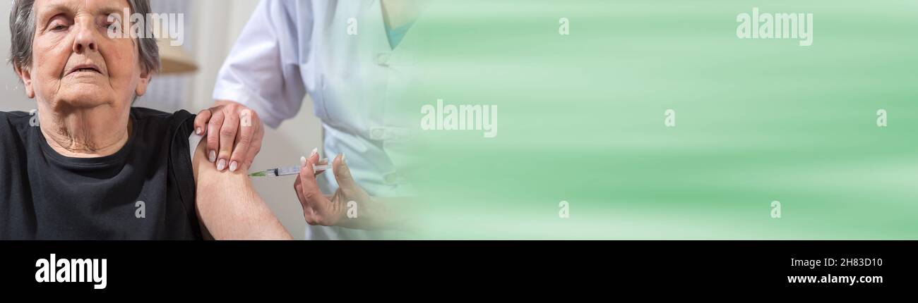 Nurse giving an injection to senior woman Stock Photo - Alamy
