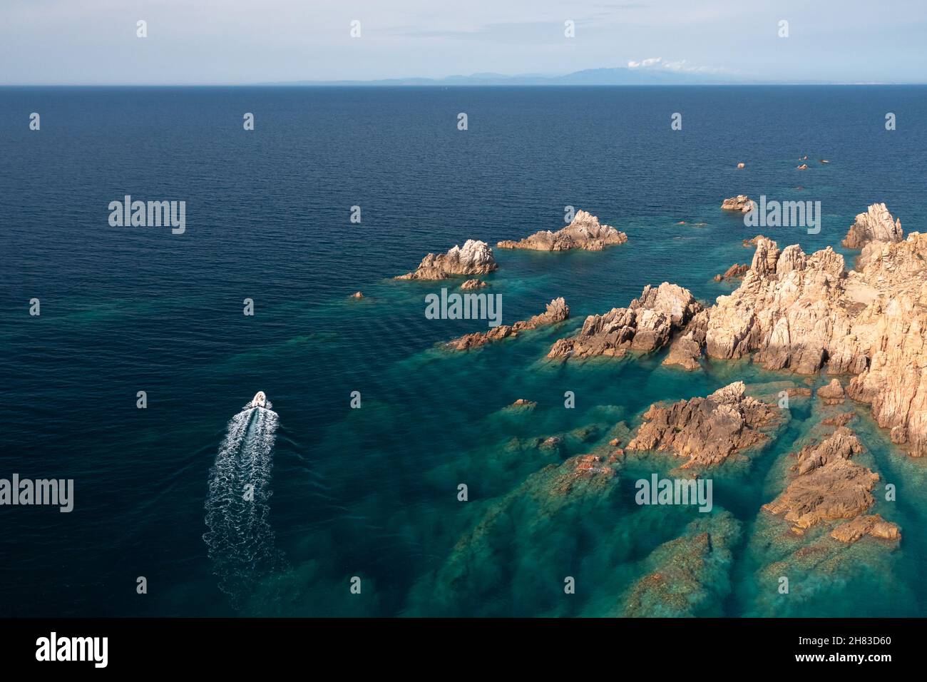 Tracking aerial view speedboat sailing hi-res stock photography and ...