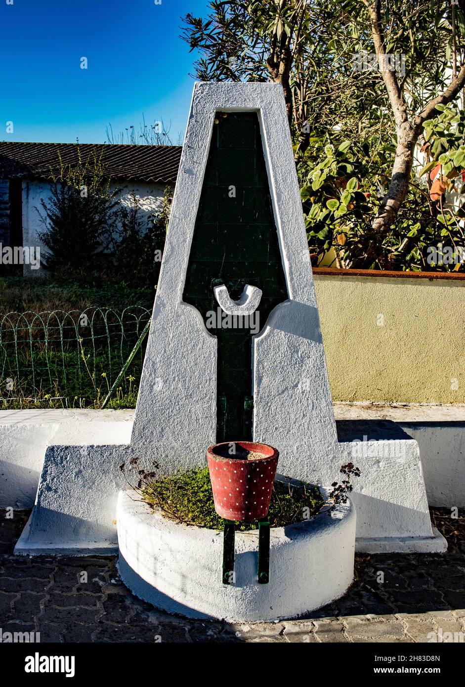 Well decor hi-res stock photography and images - Alamy
