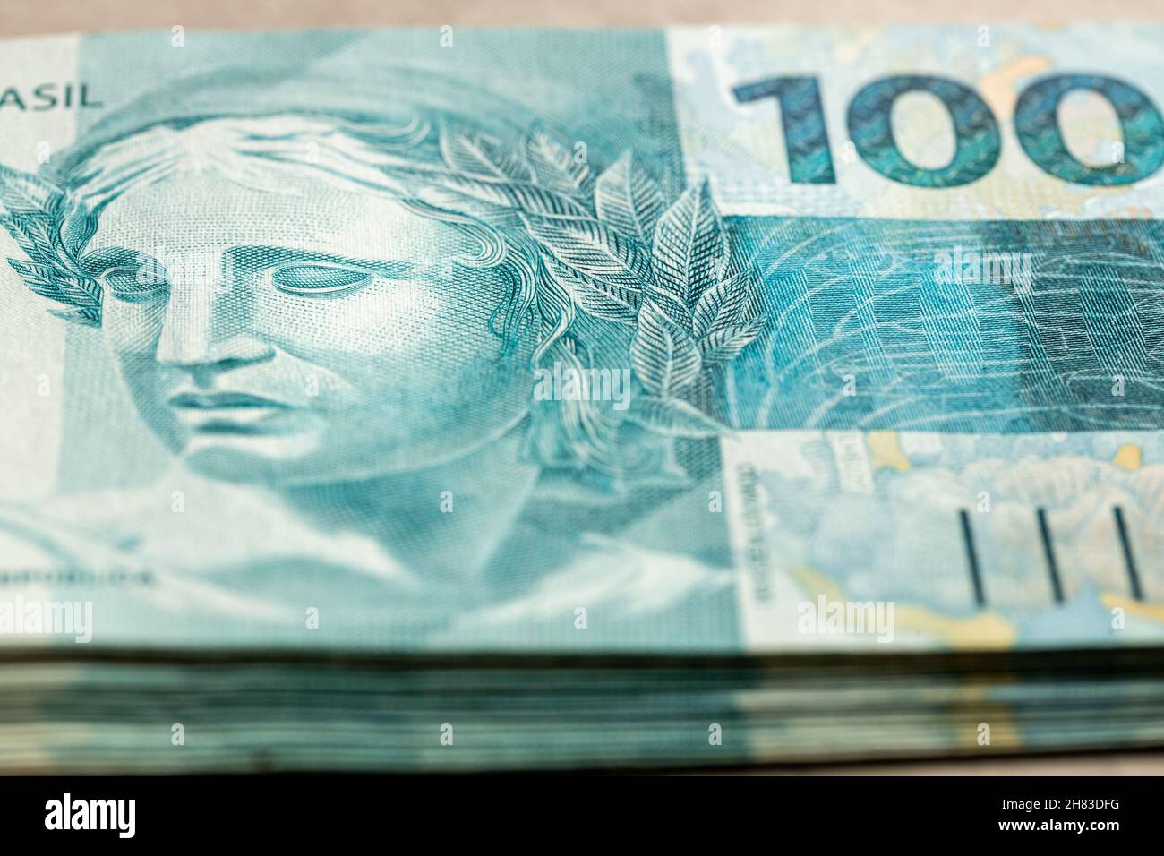 Brazilian Money File, 100 Reais Banknotes Stock Photo - Alamy