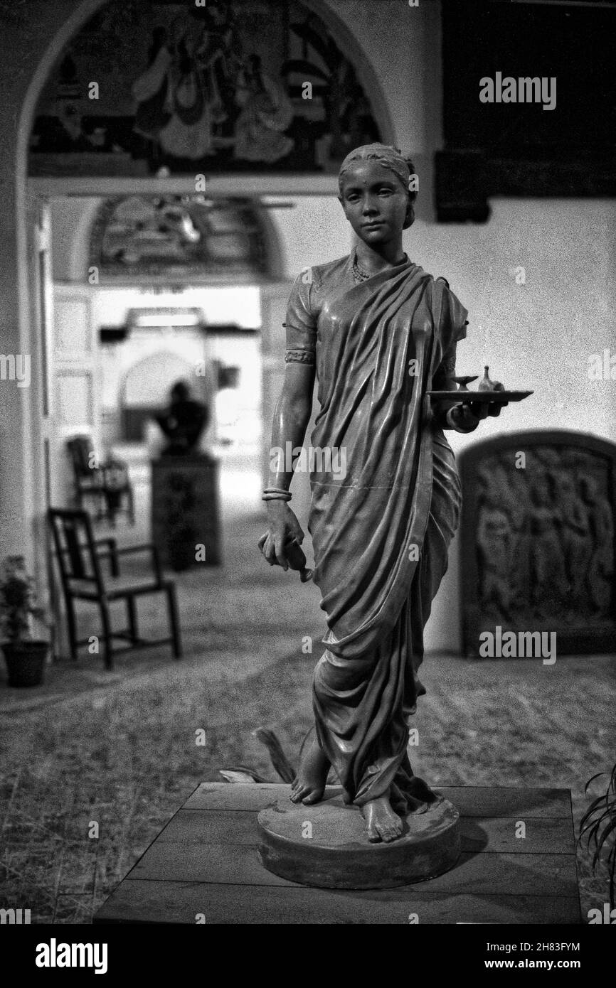 Statue of a Maharashtrian Bramhin woman Stock Photo - Alamy