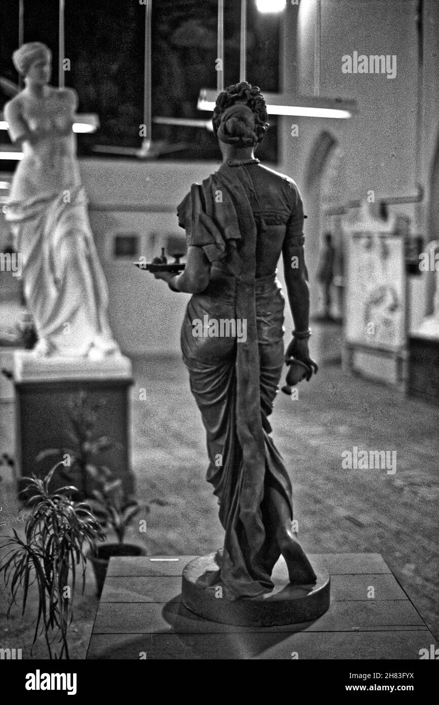 Statue of a Maharashtrian Bramhin woman Stock Photo - Alamy