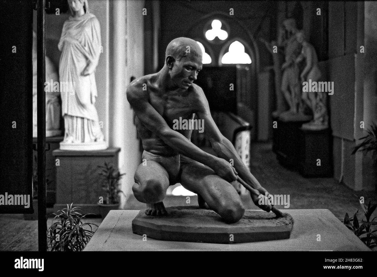 Statue of a worker Stock Photo - Alamy