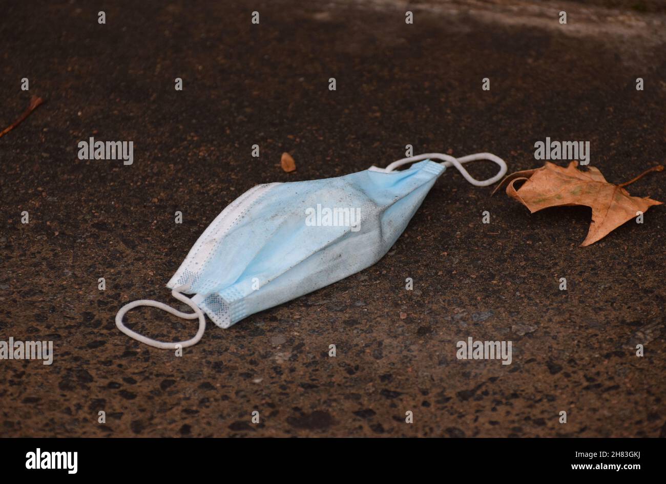 Litter on the street hi-res stock photography and images - Alamy