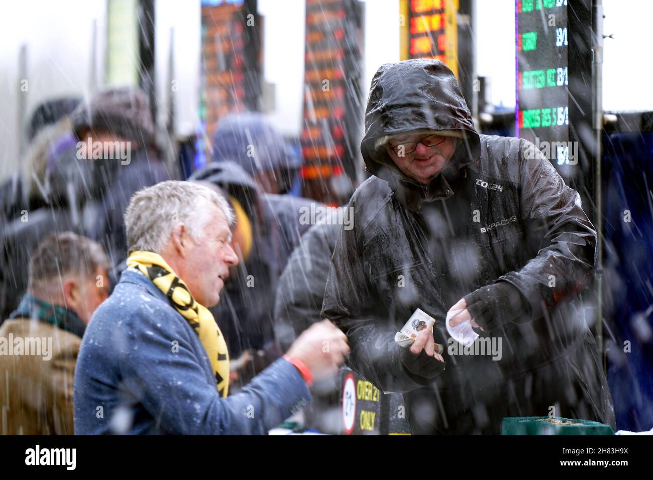 Fighting fifth hurdle day hi-res stock photography and images - Alamy