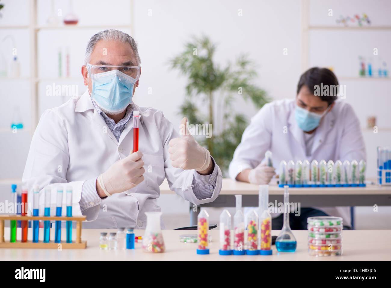 Two chemists in drugs synthesis concept at the lab Stock Photo - Alamy