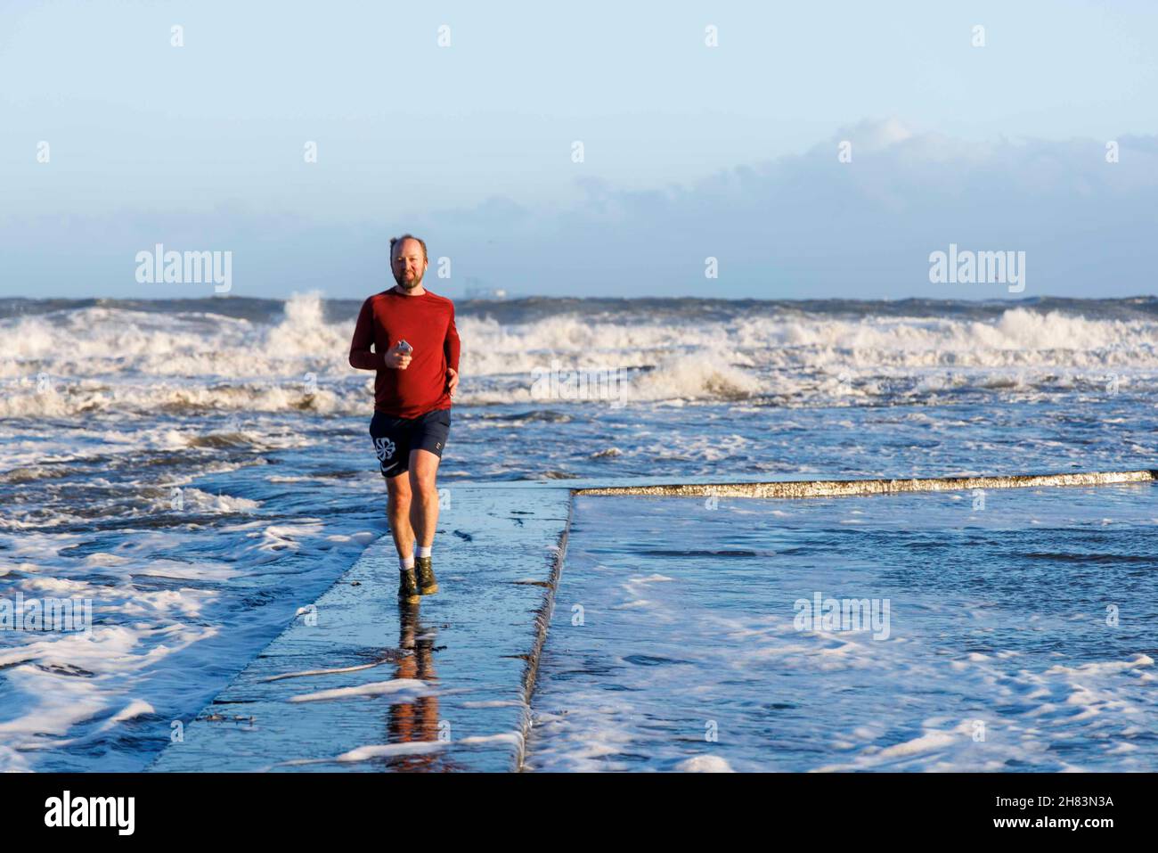 Old swimming pool hi-res stock photography and images - Alamy