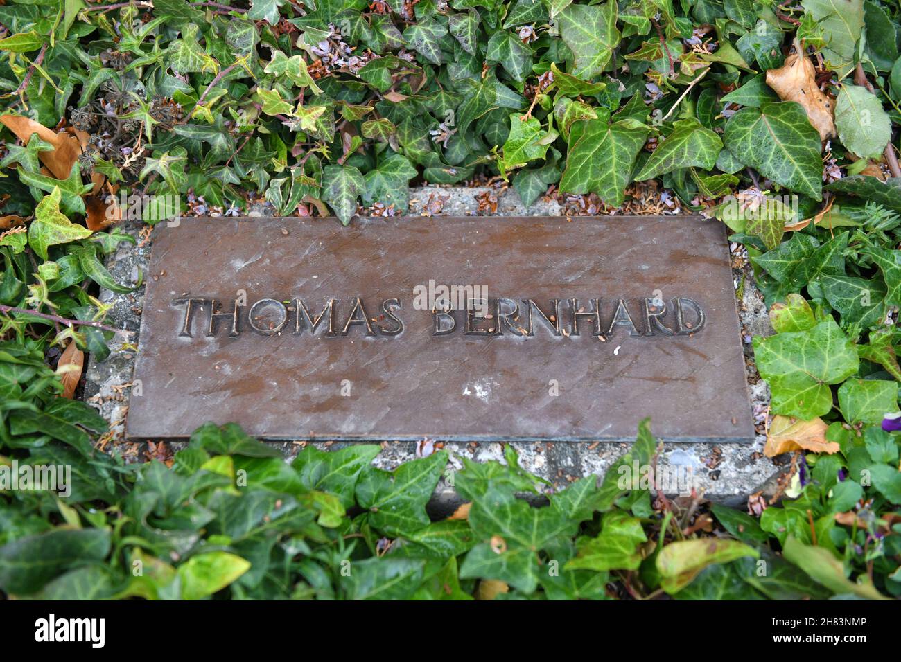 Friedhof grab grabmal grabstein hi-res stock photography and images - Alamy