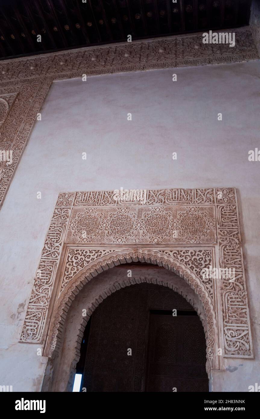 Toothed keyhole arch hi-res stock photography and images - Alamy