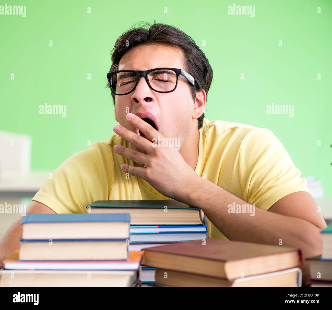 The student with too many books to read before exam Stock Photo - Alamy