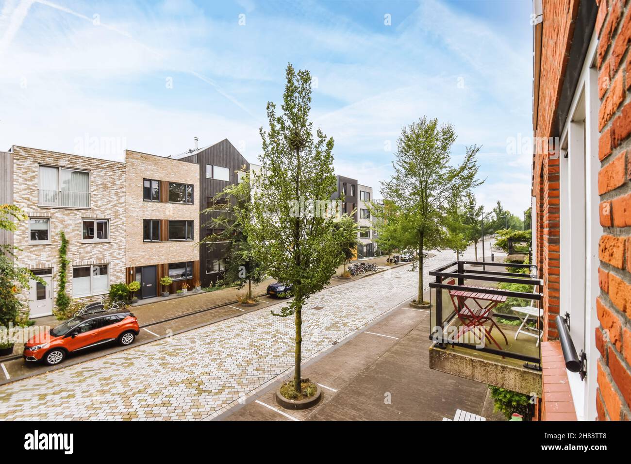 Clean street hi-res stock photography and images - Alamy