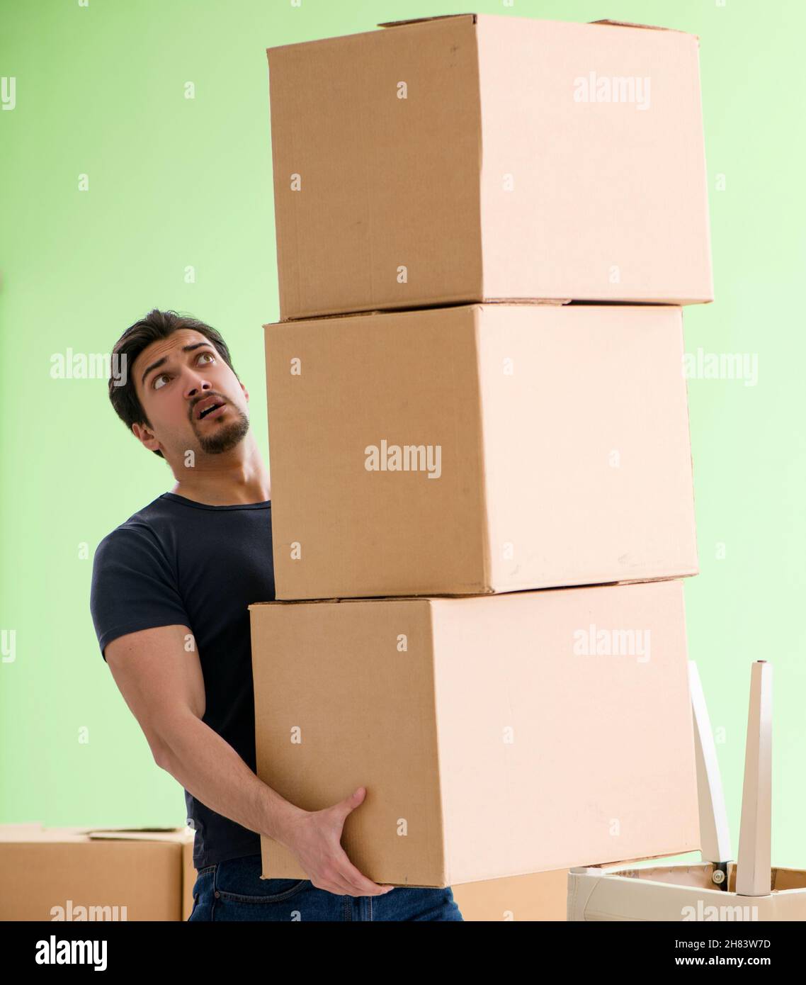 Delivery man falling stack boxes hi-res stock photography and images ...