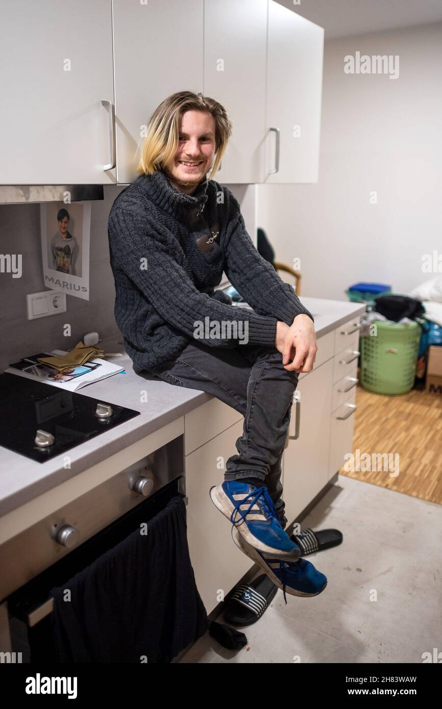 Bremen, Germany. 23rd Nov, 2021. Marius Nabow, resident of the ...