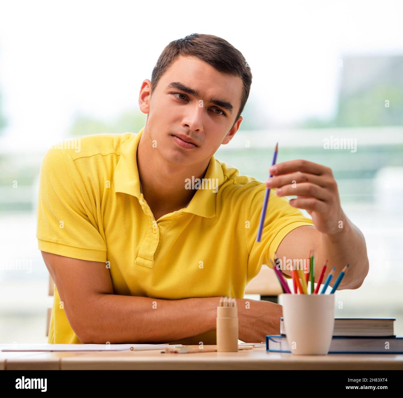 The young man drawing pictures in studio Stock Photo - Alamy